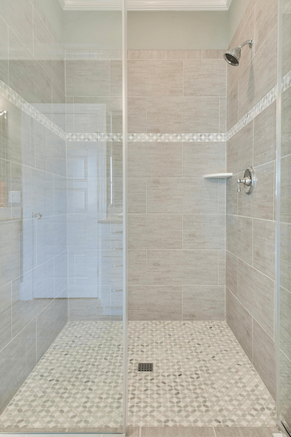 Large Bathroom Tile Ideas to Adopt - EasyHomeTips.org