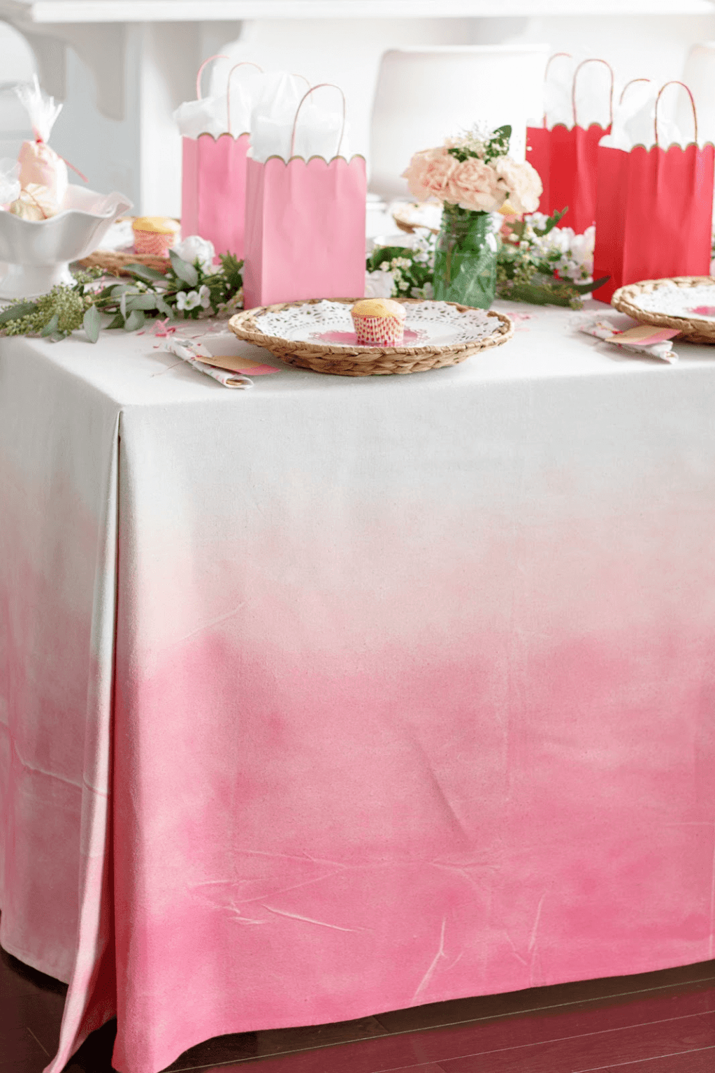DIY Tablecloth Decorations Dining Rooms Ideas - EasyHomeTips.org